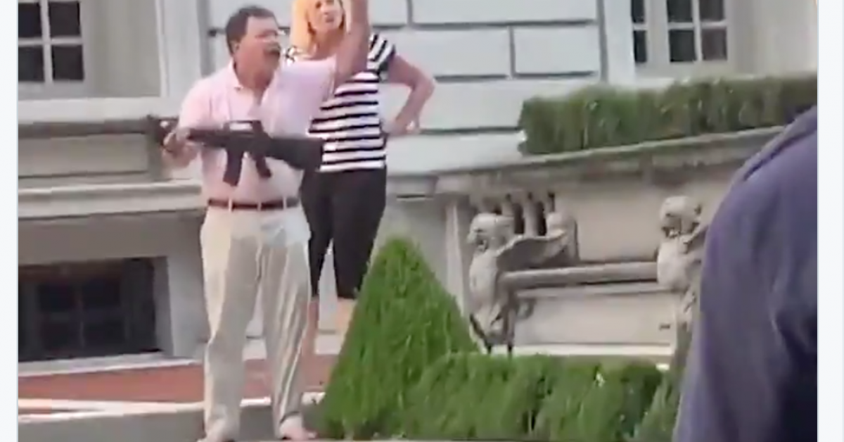 St. Louis couple draws guns at protesters on way to mayor's house to ...