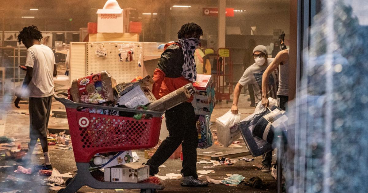 Teenage hooligans loot, ransack Los Angeles 7-Eleven | Just The News