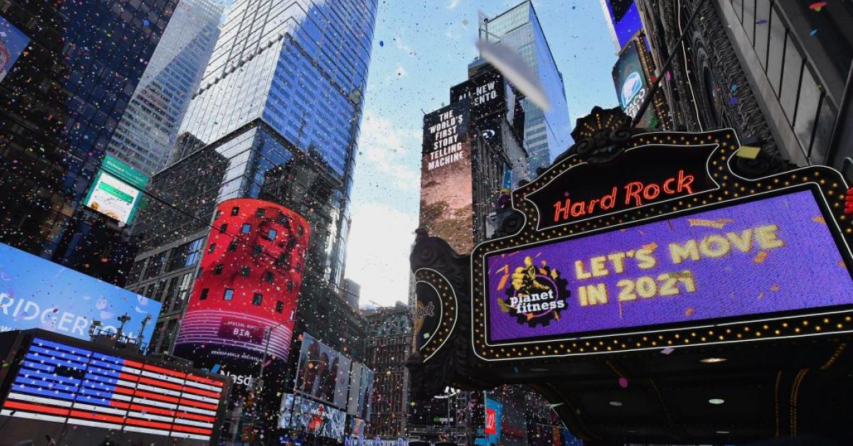 NYC officials permanently install 'Gun-Free Zone' signs across Times ...