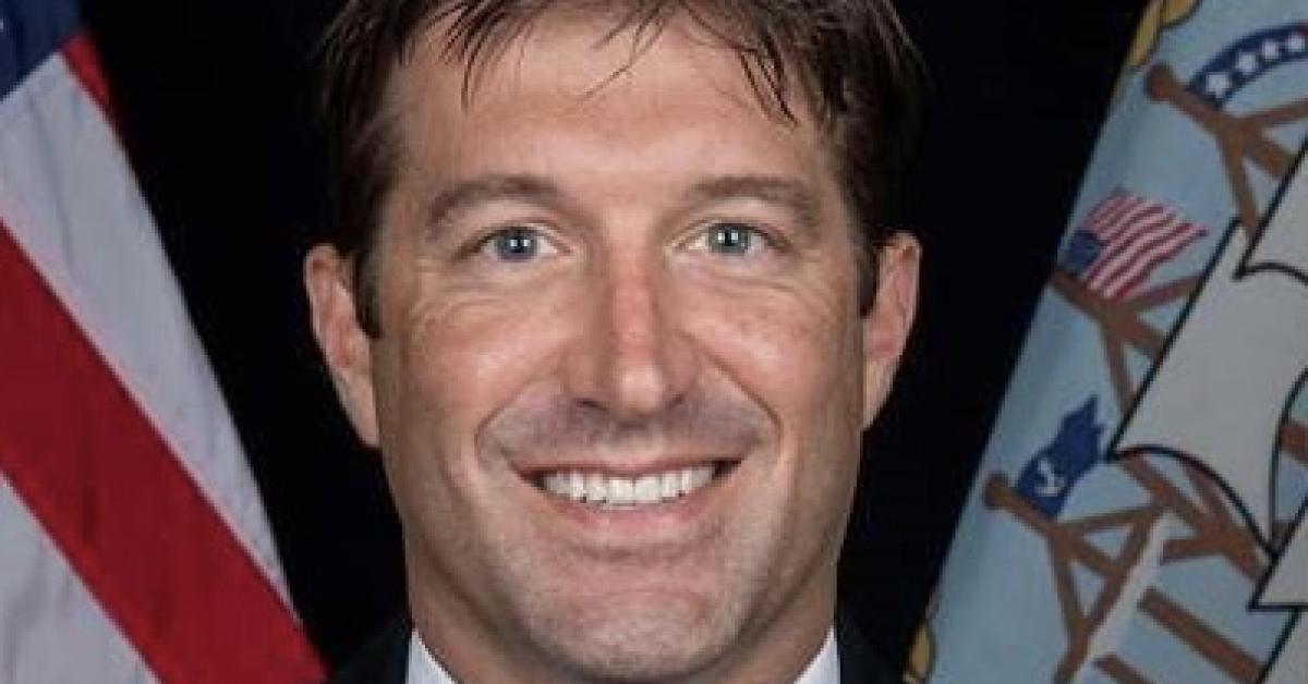 Commanding officer of Navy SEAL Team 8 died after fast-rope training ...