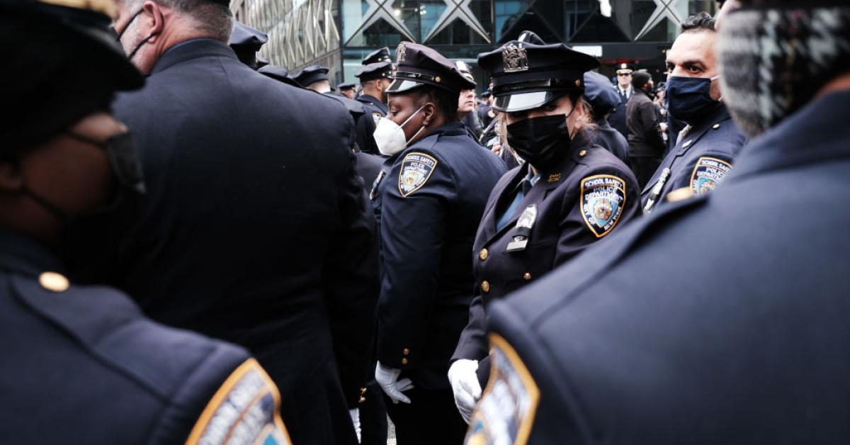 NYPD mobilizes over 1,000 officers to curb violent riot at influencer ...