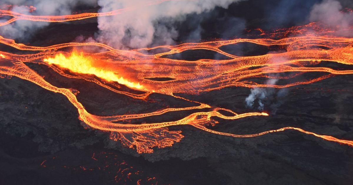New video captures the lava flow from Mauna Loa | Just The News
