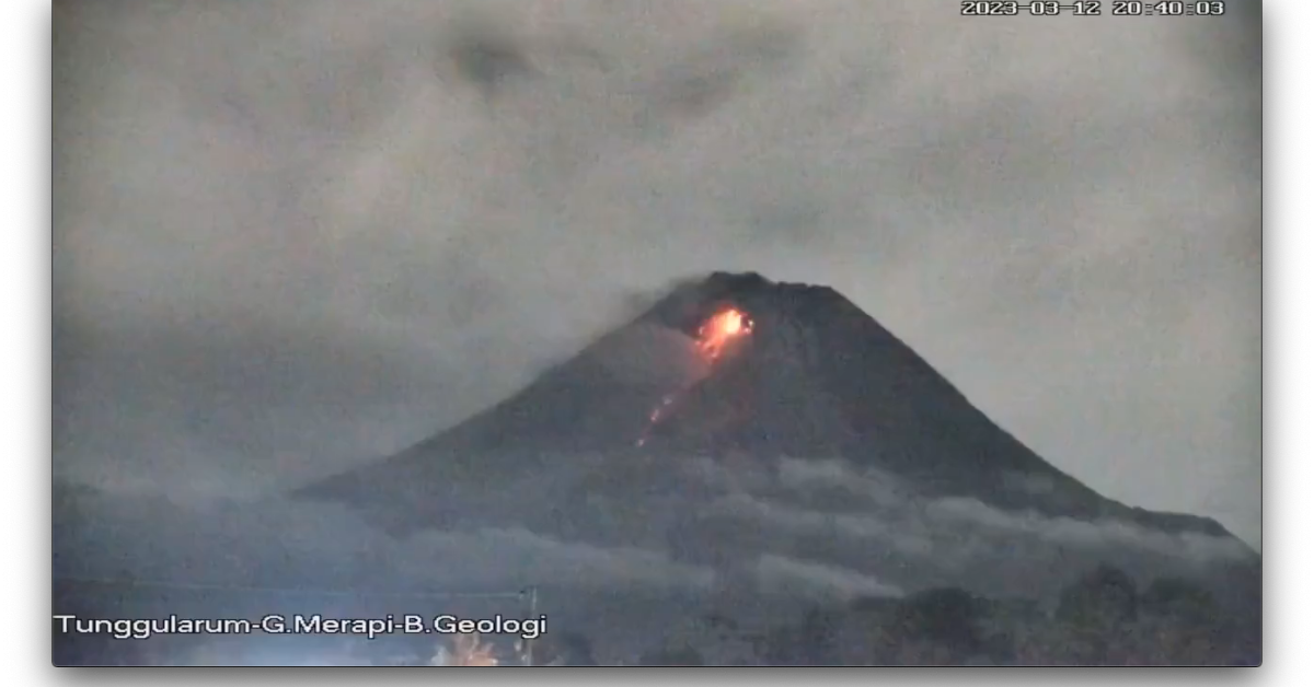 Residents in central Java asked to wear masks due to volcanic ash rain ...