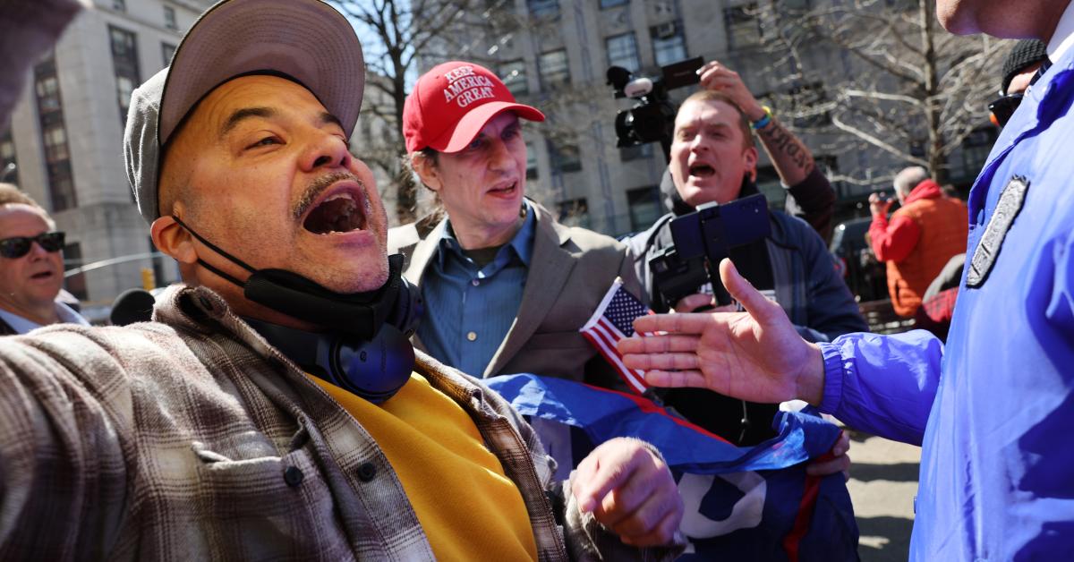 Trump protesters, counter-protesters clash outside Manhattan courthouse ...