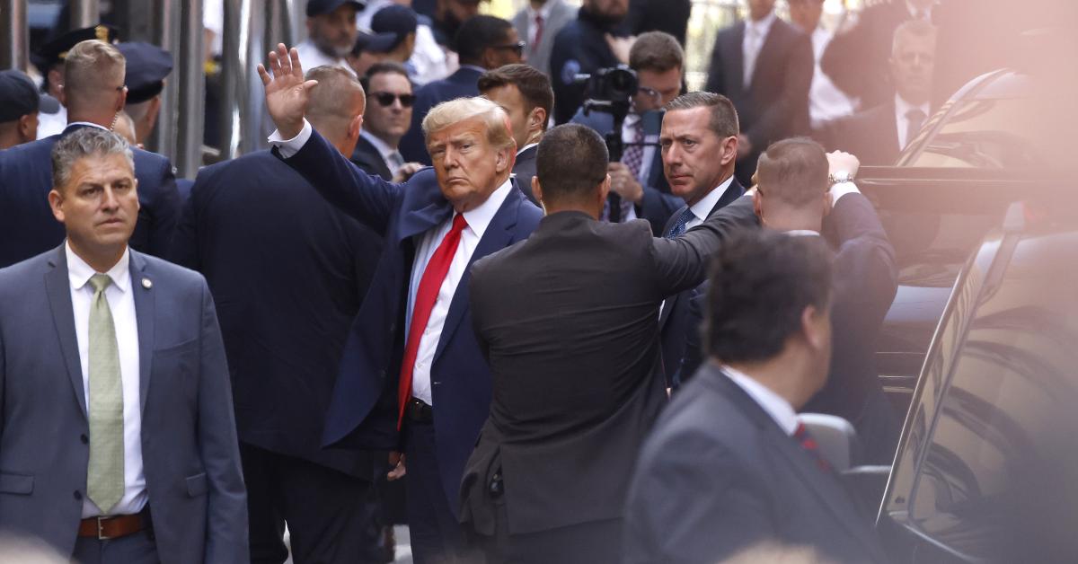 CNN Anchor explains who walked into Manhattan court with Trump | Just ...