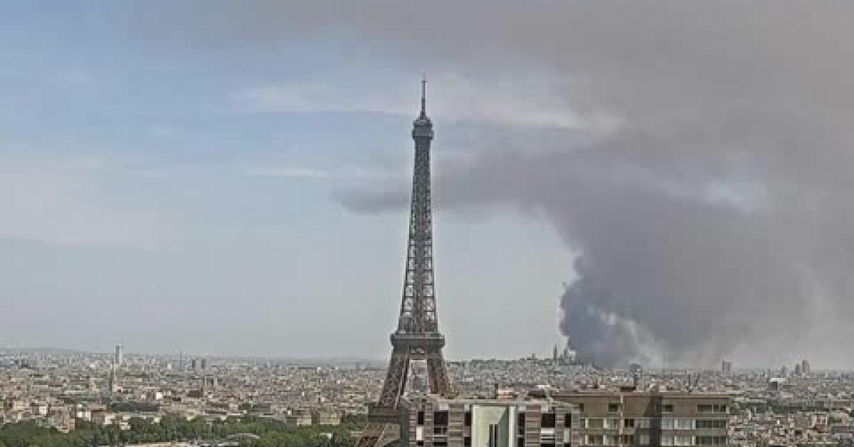 Smoke drifts over Paris after fire in suburban warehouse | Just The News