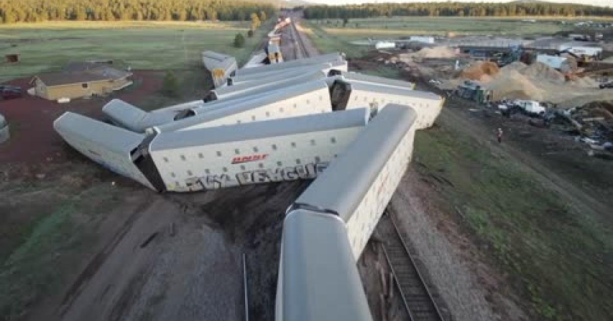 Drone footage shows major train derailment in central Arizona | Just ...