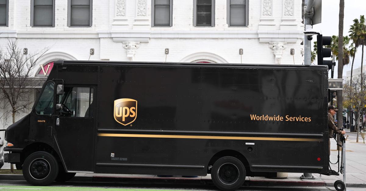 UPS strike draws closer as negotiations between company and Teamsters ...