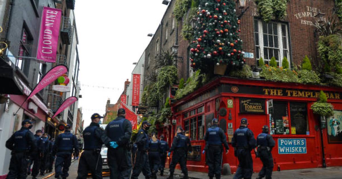 Violence erupts in Dublin between civilians, police after school ...