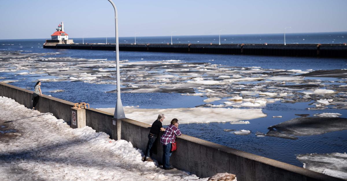 Up to 100 fishermen stranded in northern Minnesota on a large piece of ...
