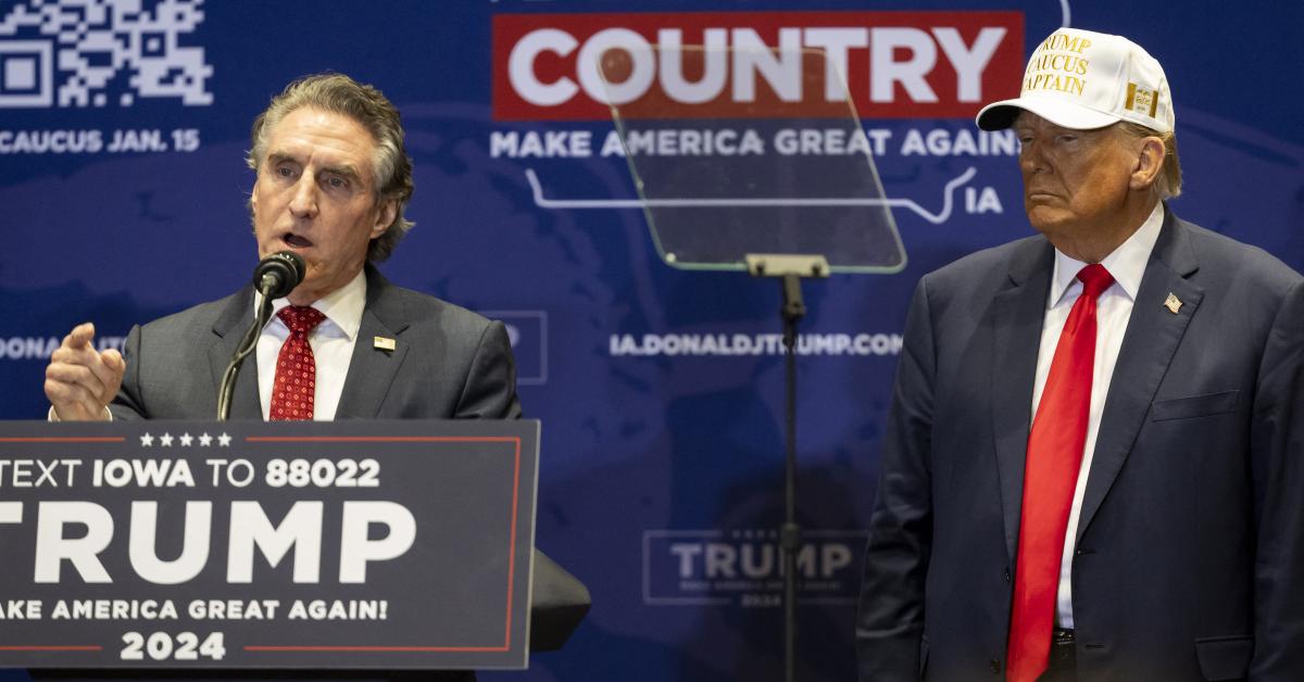 Trump veepstakes heats up as campaign sends out vetting material to top ...