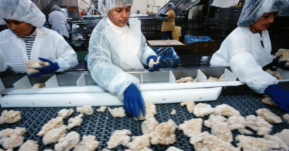 Tyson Foods closes Iowa plant but looks to hire 42,000 immigrant ...
