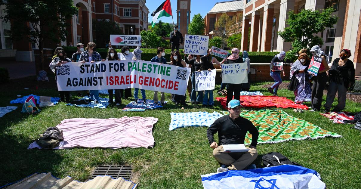 White House praises UNC students holding up American flag during ...