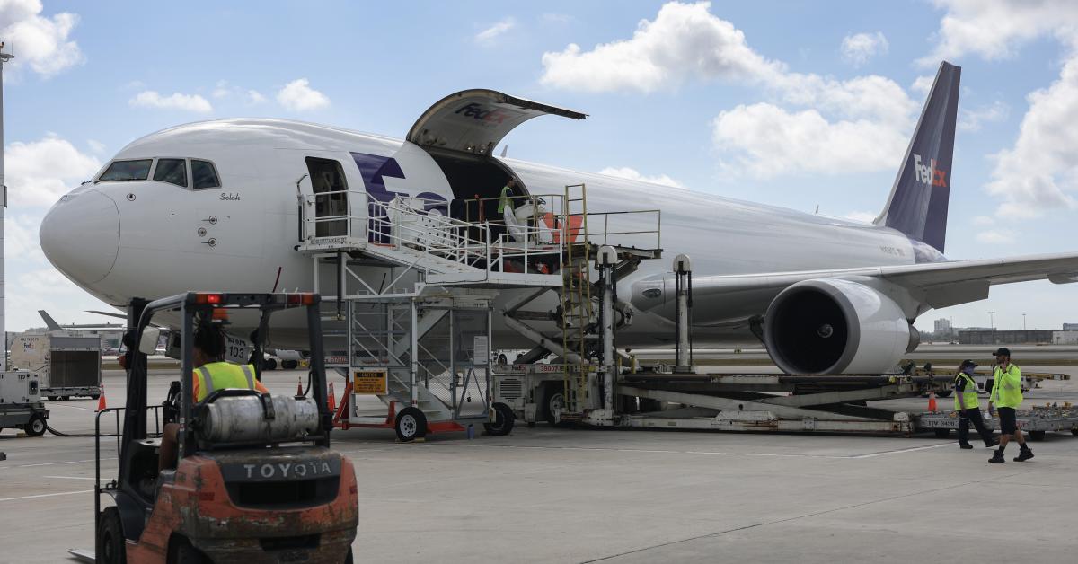 FedEx flight forced to return to Newark airport after engine explodes ...