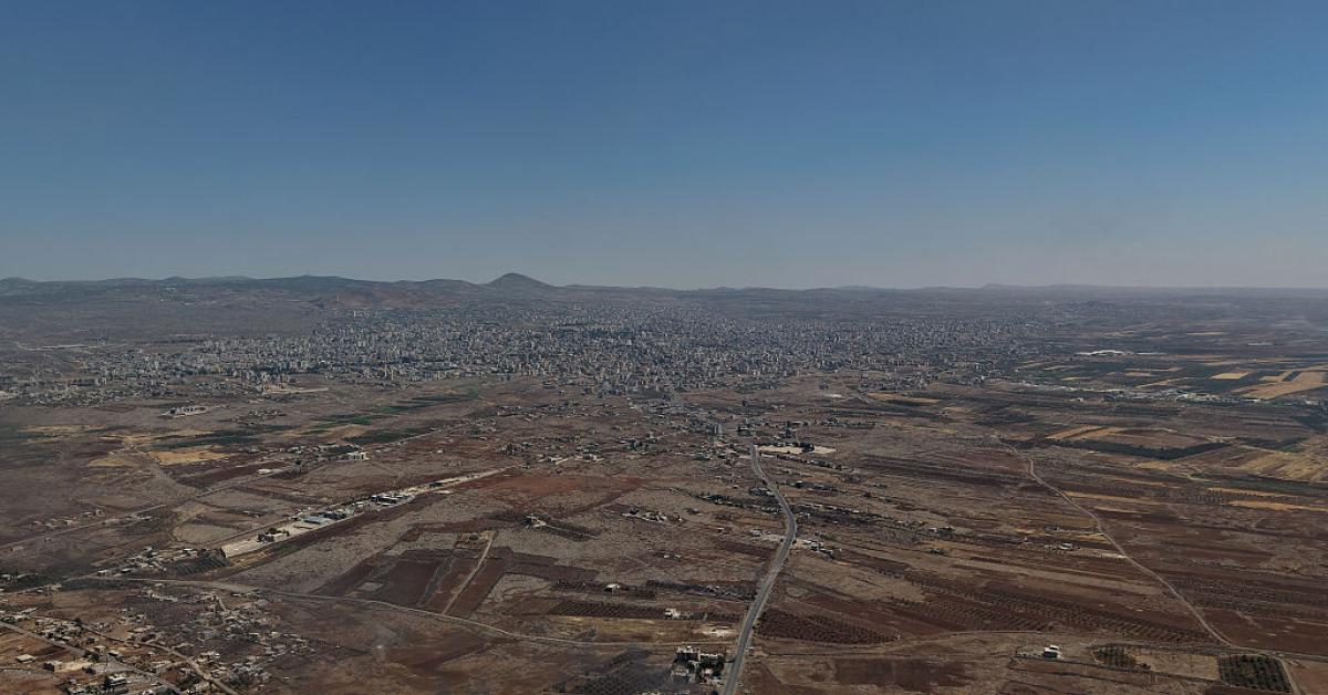 Syrian TV news anchor runs off camera after Israeli strikes hit Defense ...