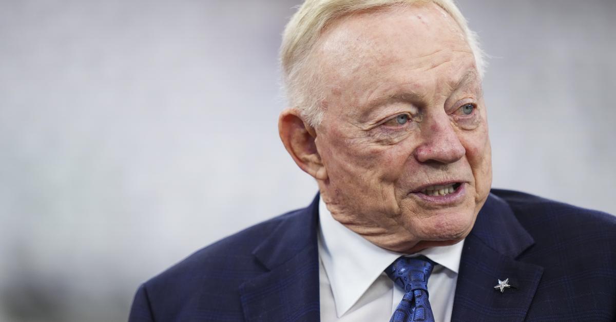 NFL fines Dallas Cowboys owner Jerry Jones $250,000 for obscene gesture ...