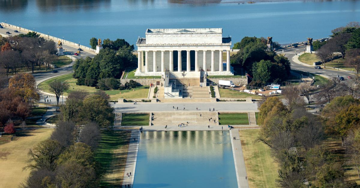 Trump to refurbish bottom of Lincoln Memorial Reflecting Pool with ...