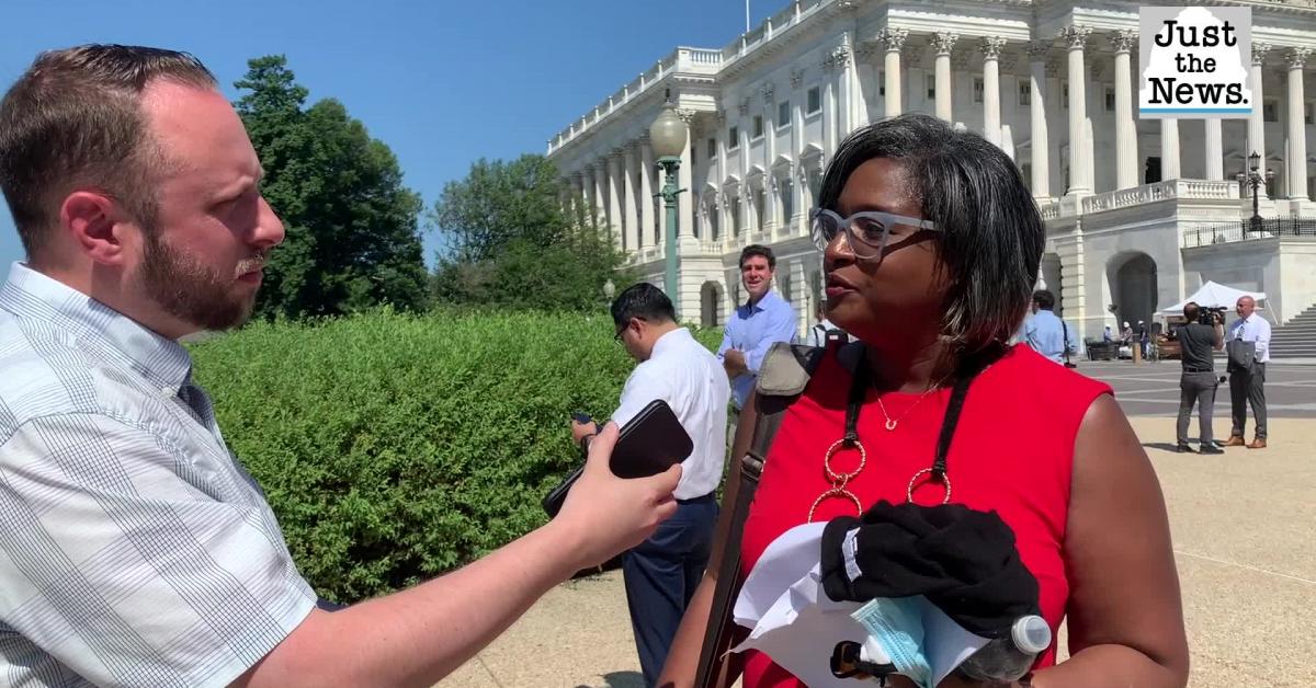 Texas Democrats respond to backlash for not wearing masks on charter ...