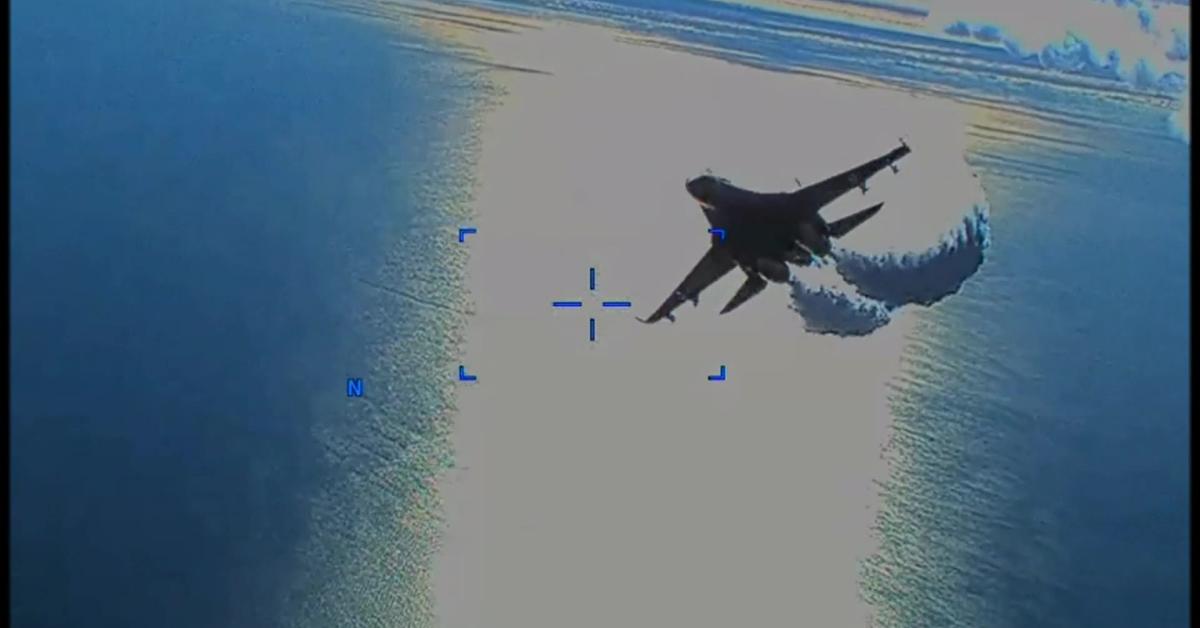 Pentagon releases video of Russian plane dumping fuel on US drone ...